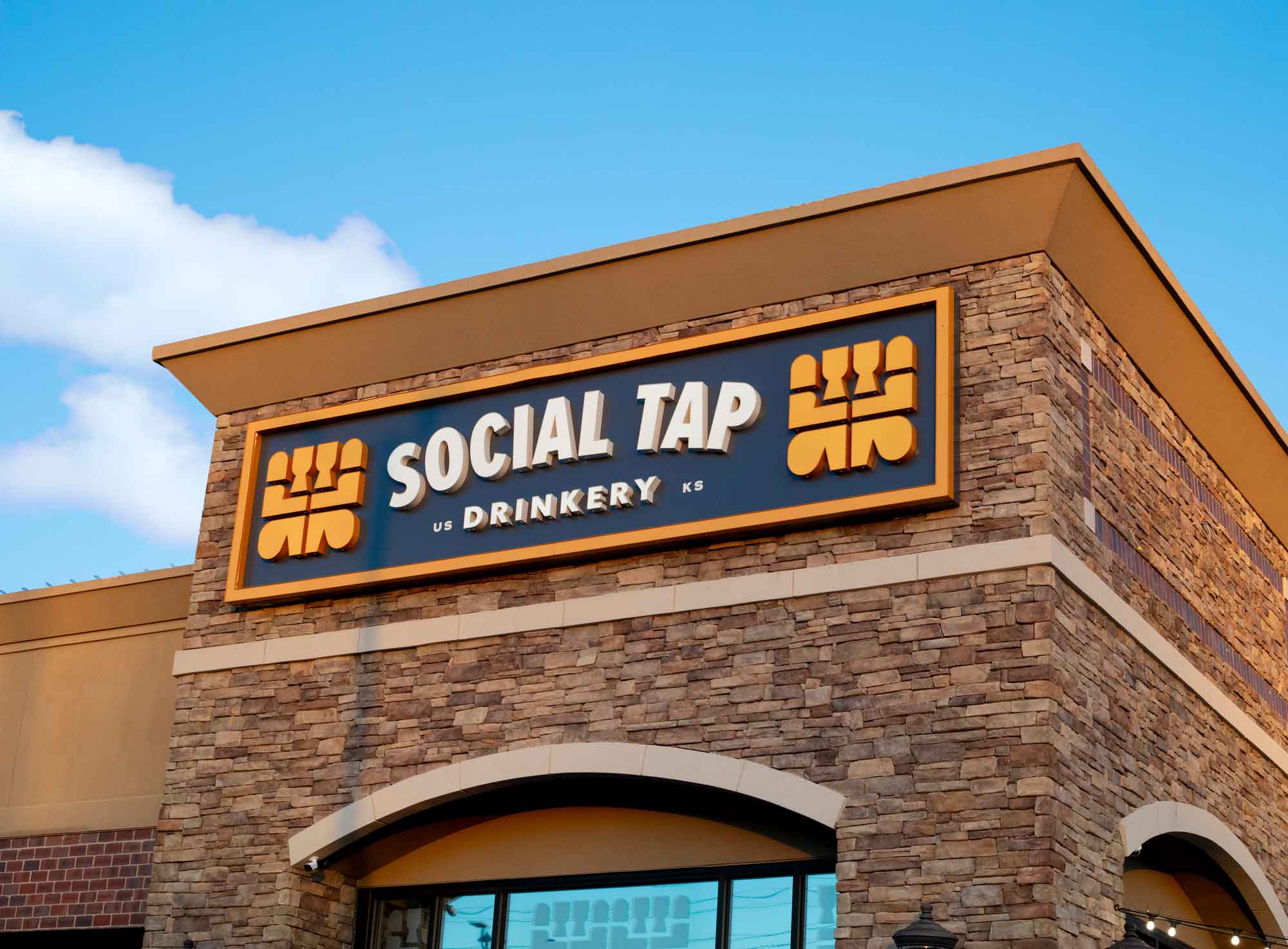 Social Tap Drinkery Bar Branding | Brain Sinew